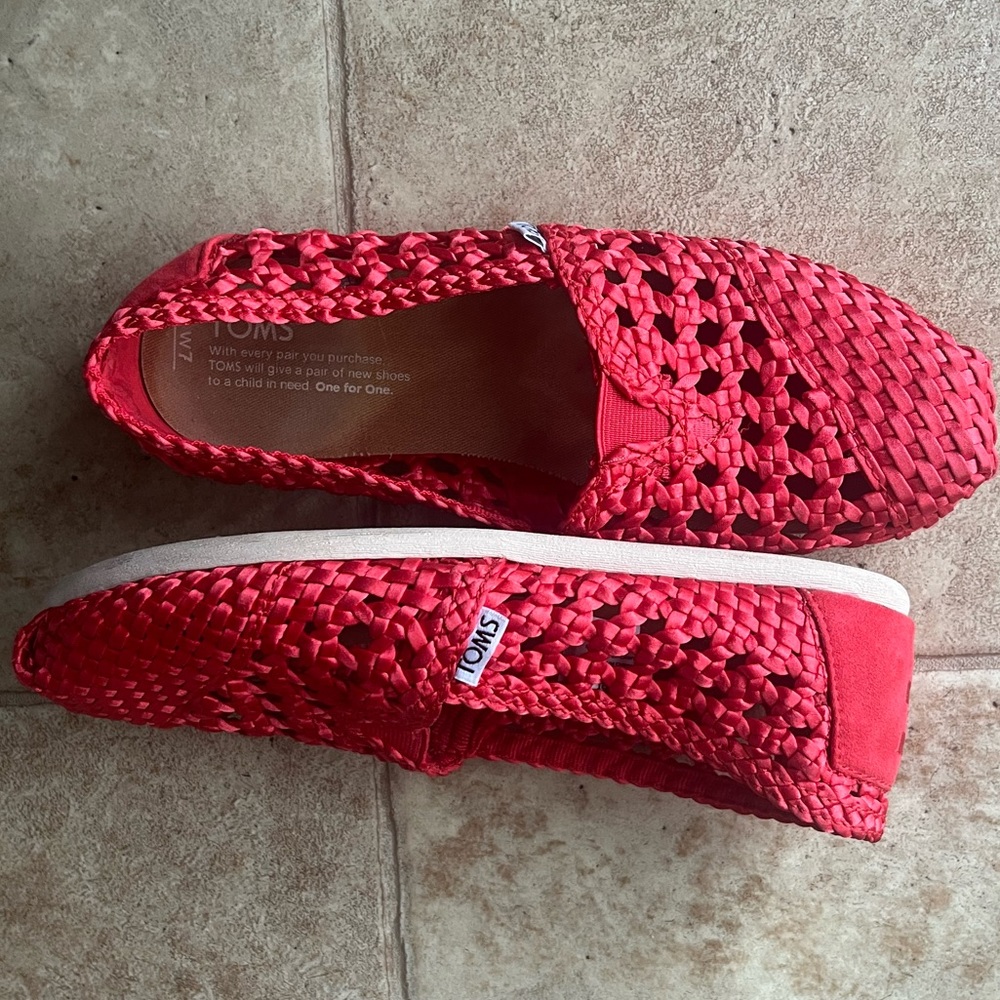 Red Toms Slip-On Perforated - Gem